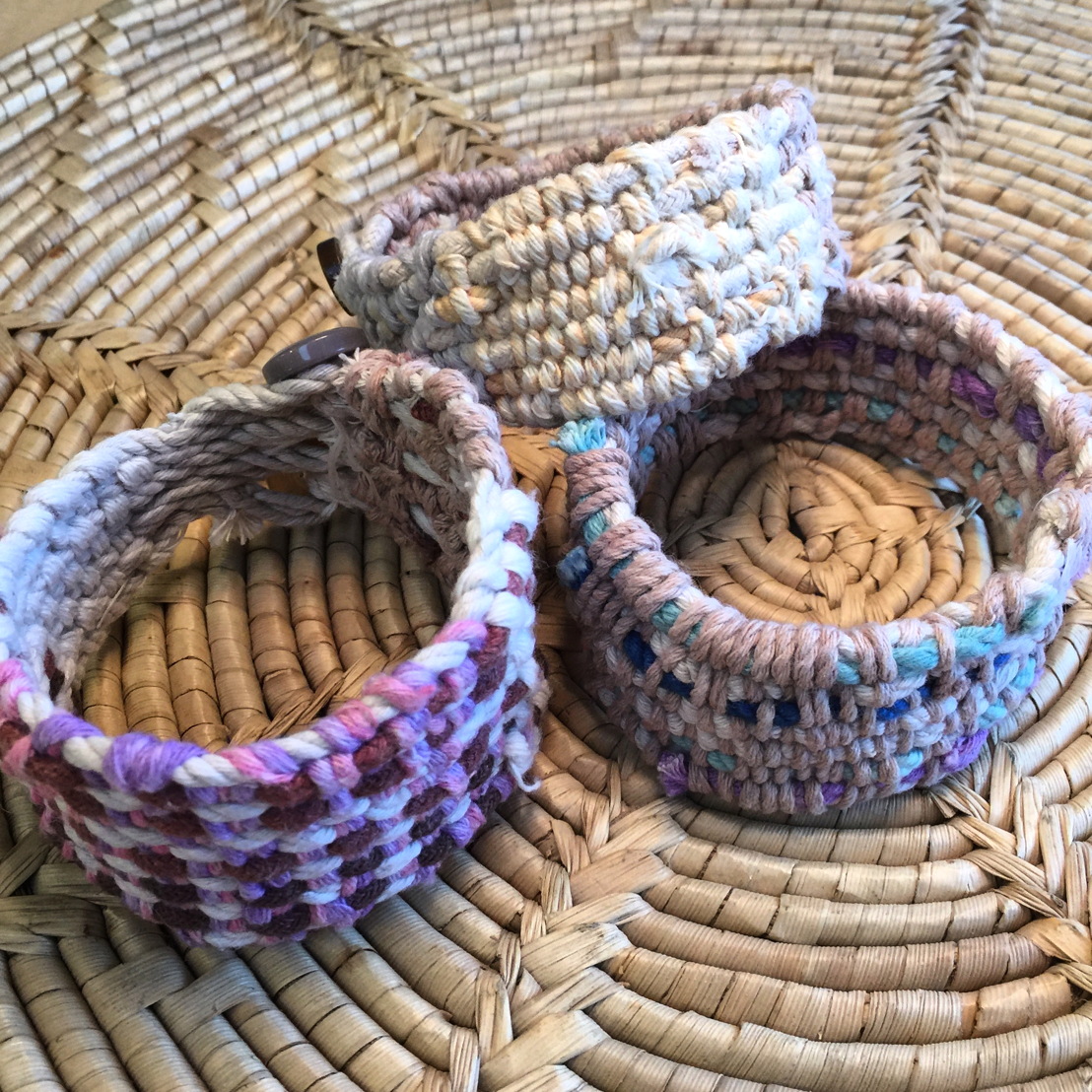 Knots and fiber bracelets: experiments with string weaving overview