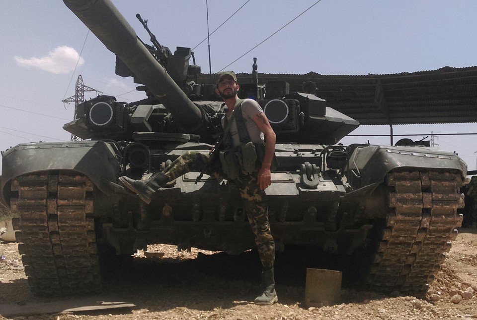 Asian Defence News: Syrian Arab Army Tiger Forces soldier with T-90A ...