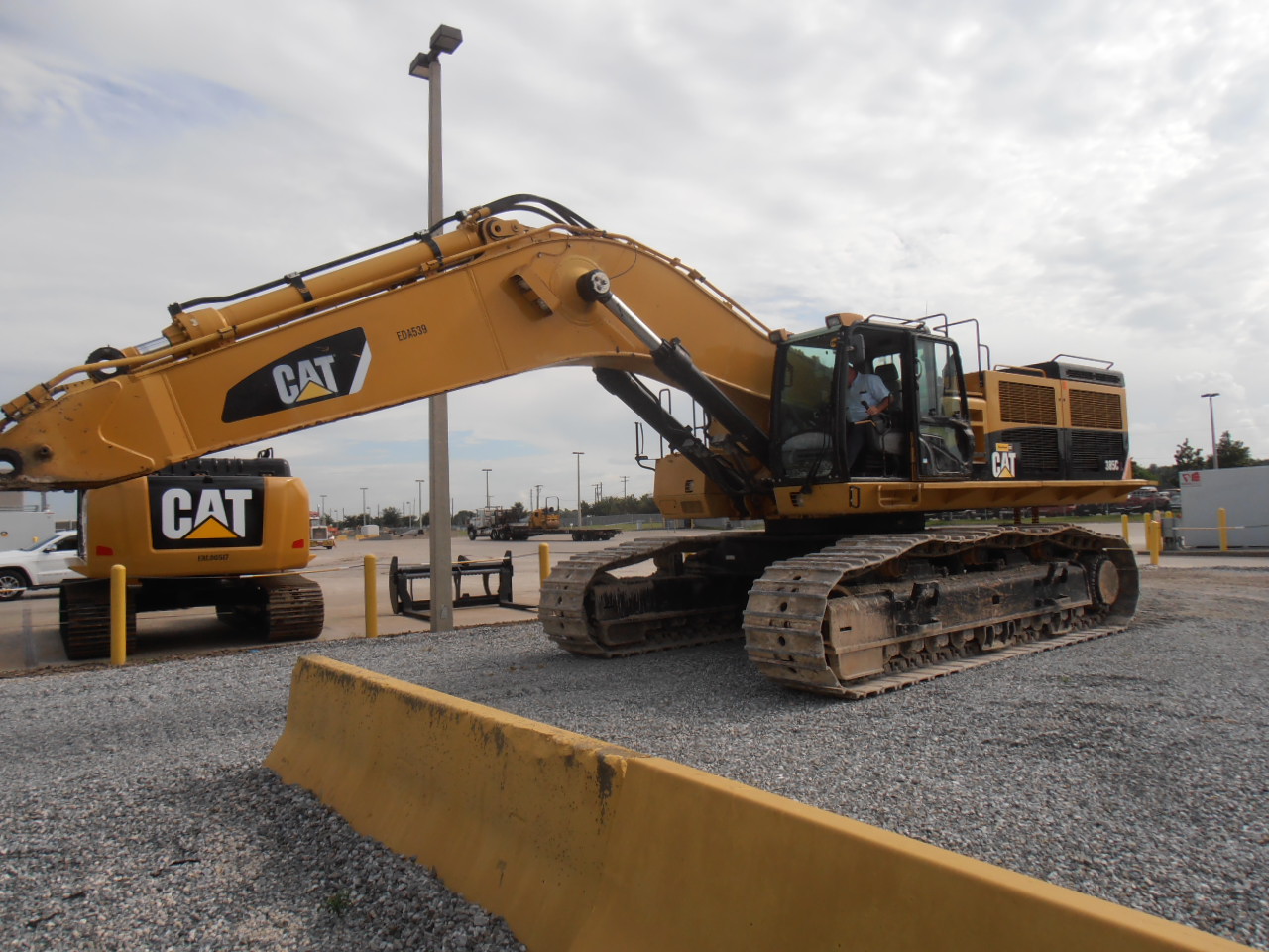 Used construction machine: Crawler Excavator CAT 385CL For sales