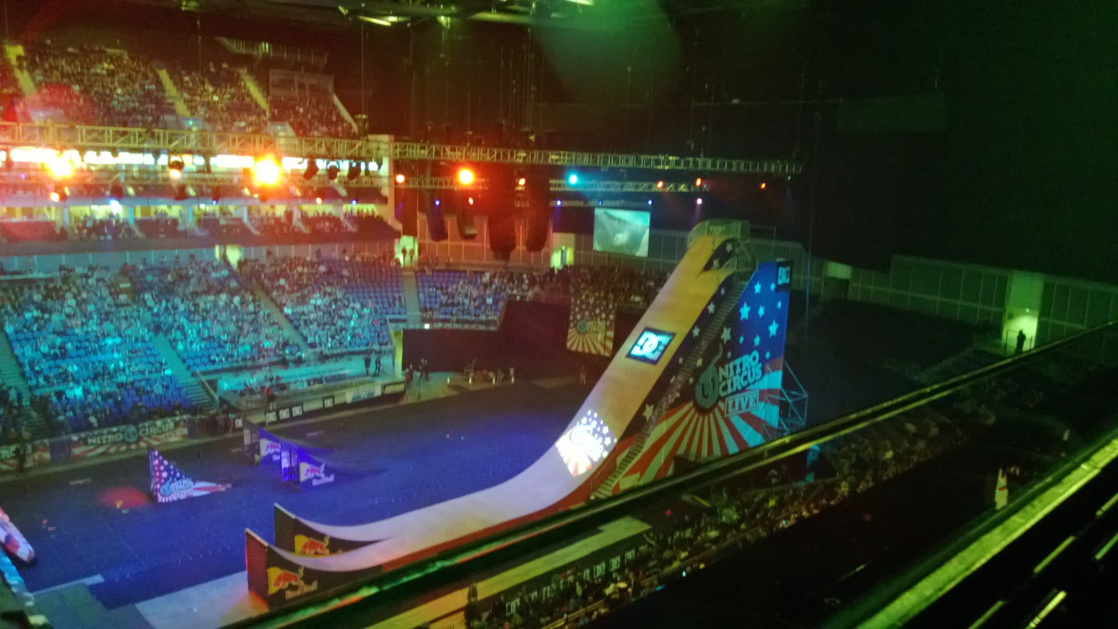 LIFE ON THE BEE ROADS: Red Bull and Nokia Reporting: Nitro Circus Live