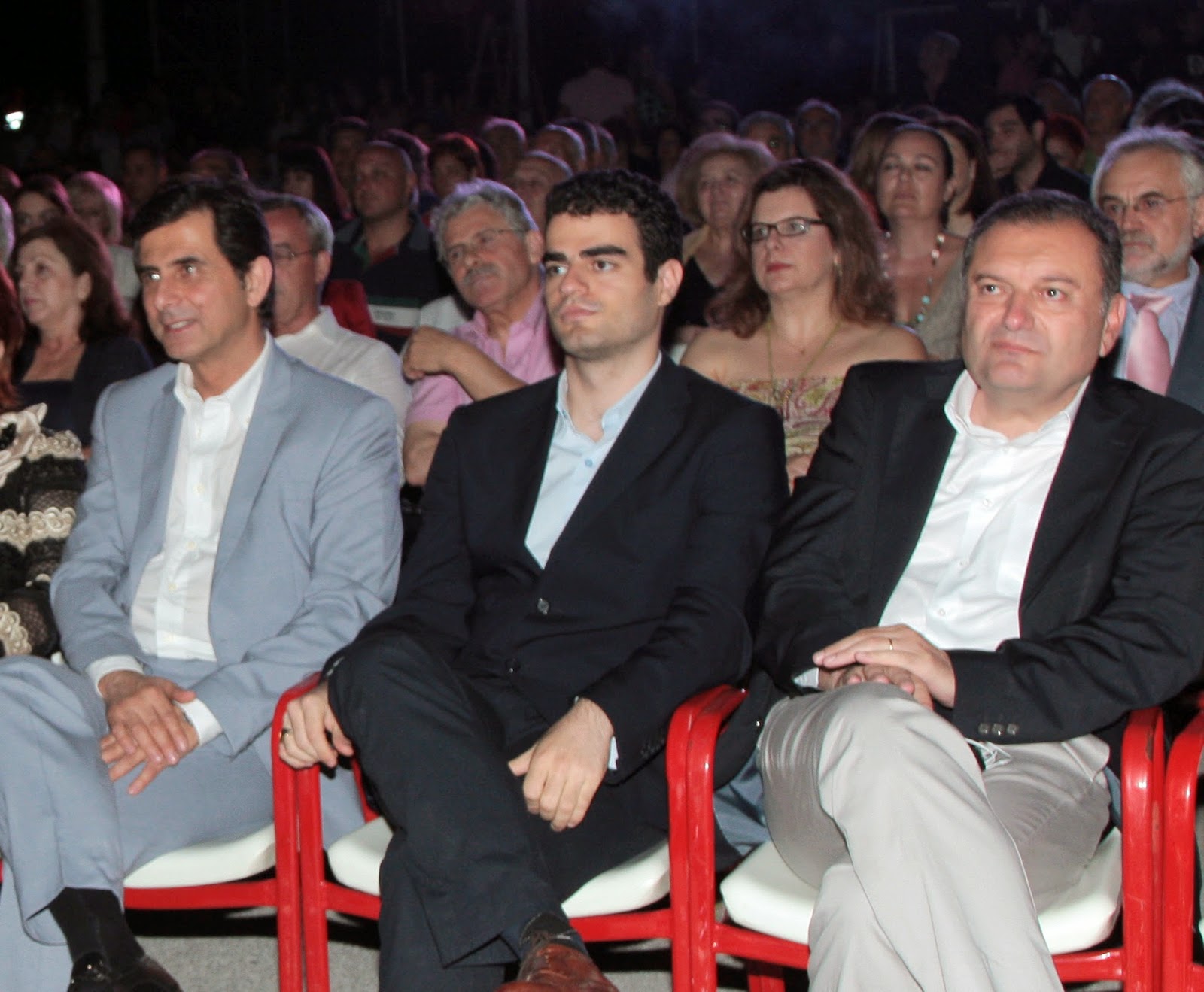 ThessBomb: ΛΑΜΠΡΗ ΤΕΛΕΤΗ ΑΠΟΦΟΙΤΗΣΗΣ ΣΤΑ ΕΚΠΑΙΔΕΥΤΗΡΙΑ ΜΑΝΤΟΥΛΙΔΗ (2013 ...