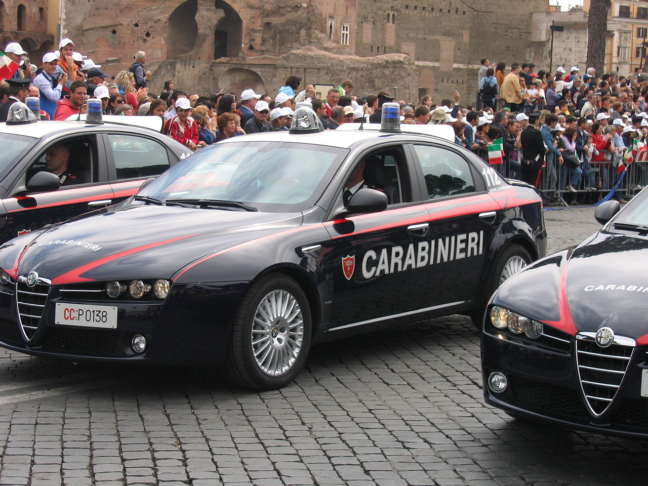 Half Windsor Full Throttle: Stylish Italian Police Uniforms - Carabinieri