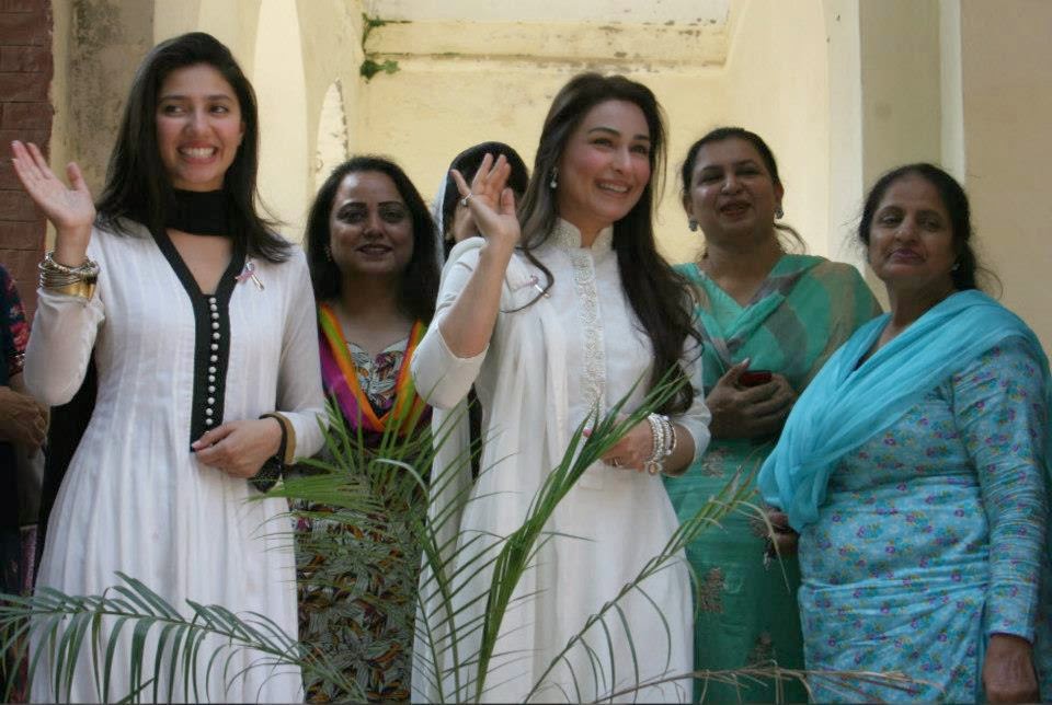 Pakistani Famous Actress Reema Khan With Her Family - New Unseen ...