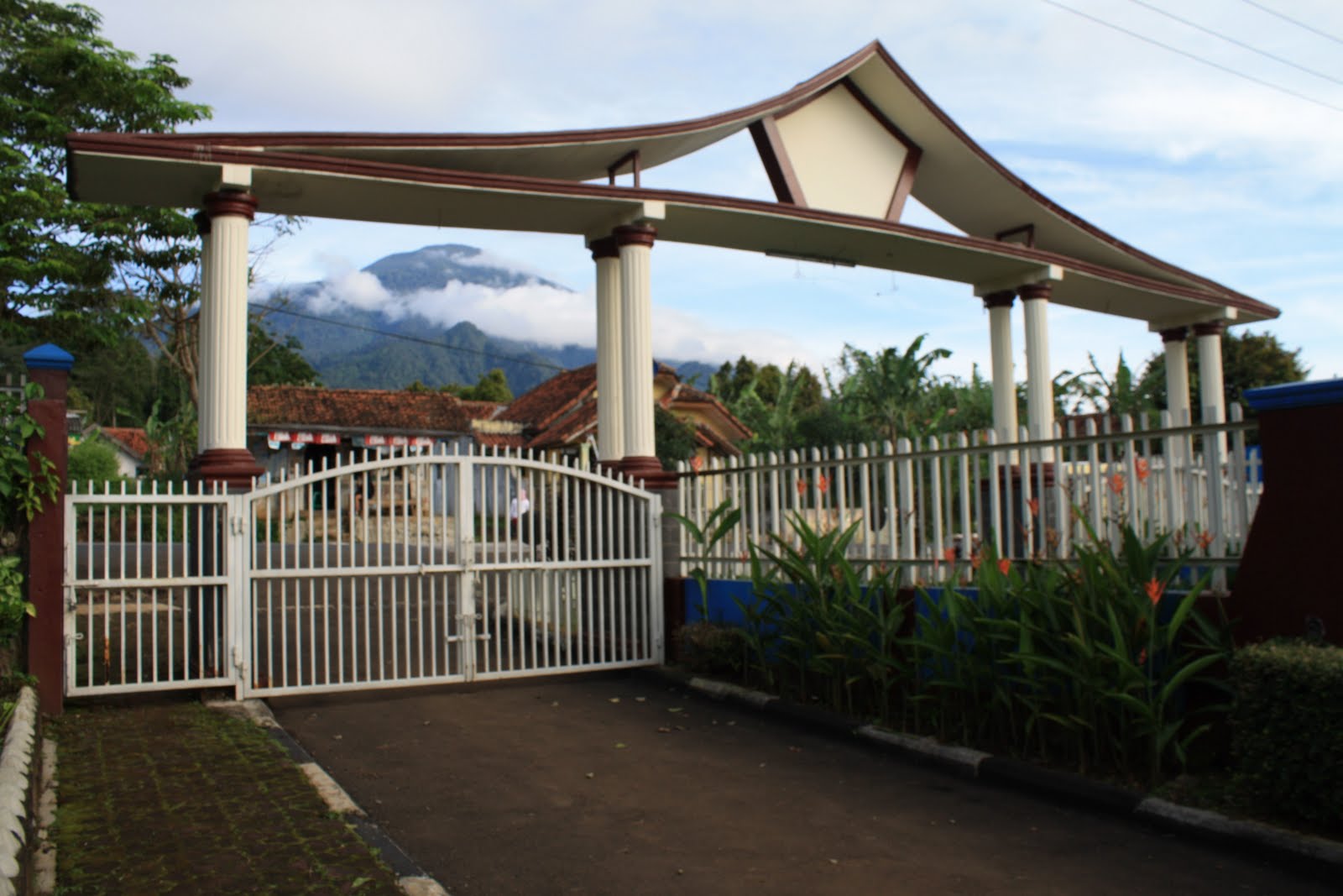 CULTURED SCHOOL ENVIRONMENT: Keindahan Alam SMK Negeri 3 Kuningan