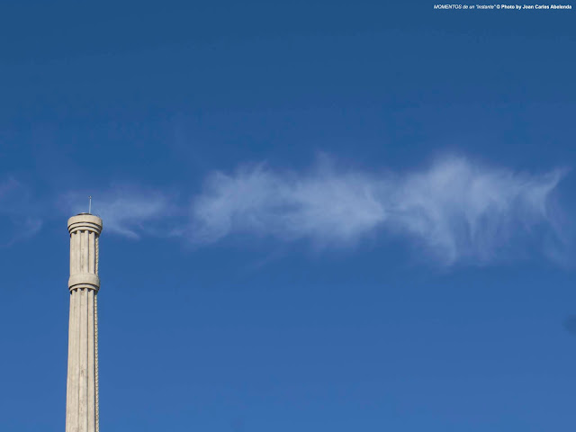 MOMENTOS de un "instante": Barcelona (Poblenou): Señales de humo