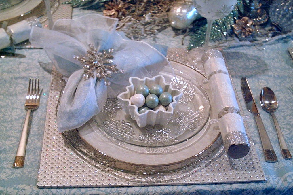Candlelight Supper: Icy Blue Snowflake Tablescape