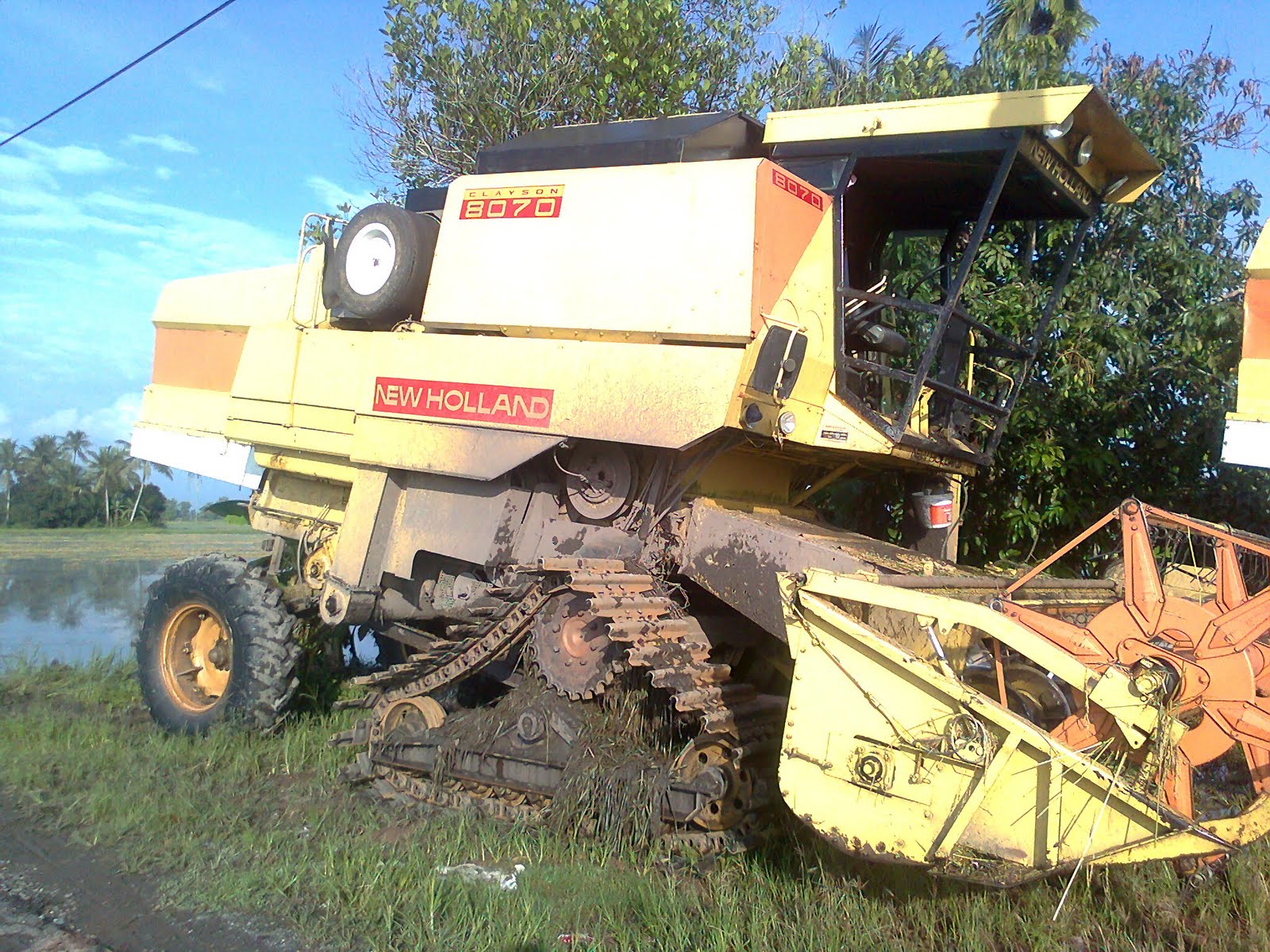 Tanah Utara: NEW HOLLAND CLAYSON 1540,1545,8060,8070,8080 PERLIS INDERA KAYANGAN