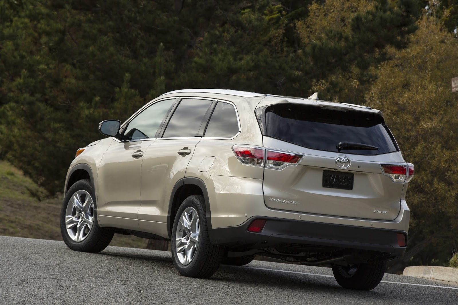 Holding Its Own: The 2015 Toyota Highlander