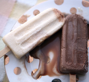 25 Popsicle Recipes // Cool off with a frozen treat! - The Cottage Market