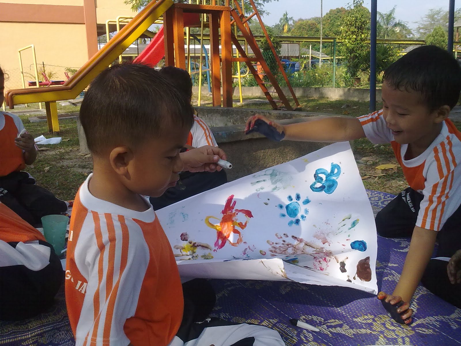 Prasekolah SK Taman Johor Jaya 1: Aktiviti bermain warna air..