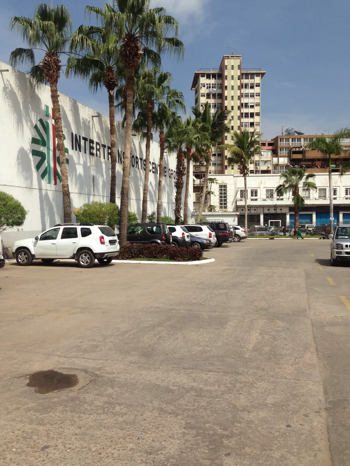 Viajando pelo Mundo: Supermercados em Luanda