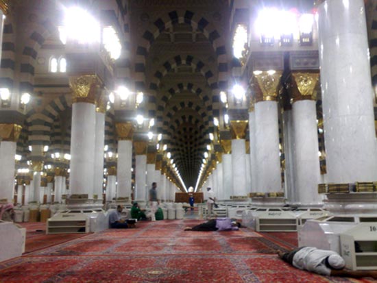 Islamic History And Wallpapers: Inside Masjid Nabvi Beautiful Image And ...