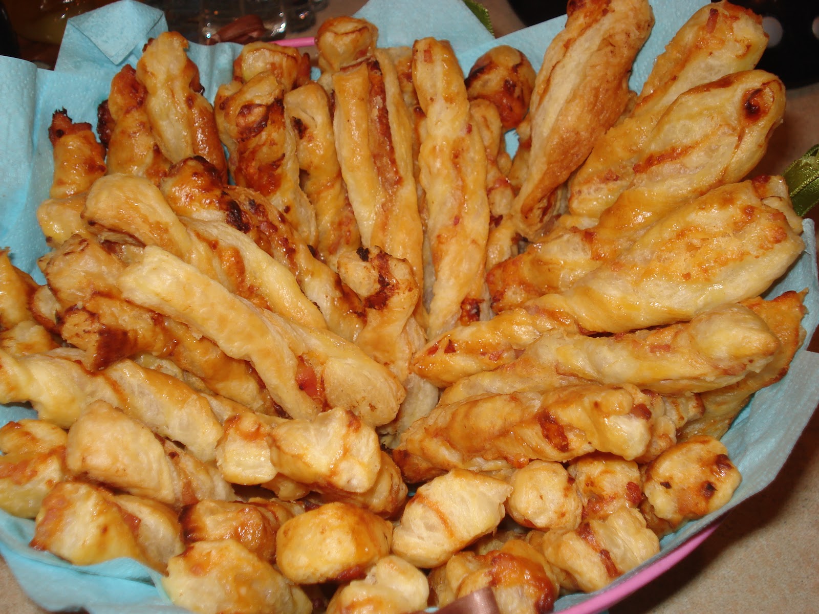 Ada's World: "RASUCELE" cu sunca, telemea si kaiser