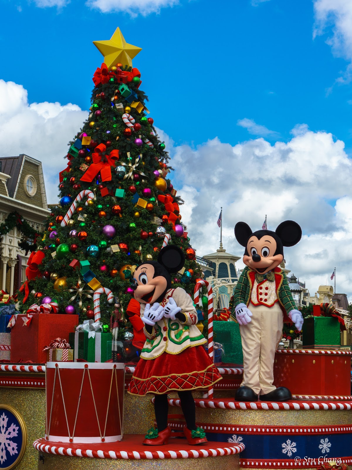 Capturing Disney: Mickey’s Once Upon a Christmastime Parade Capturing Disney: Mickey’s Once Upon a Christmastime Parade