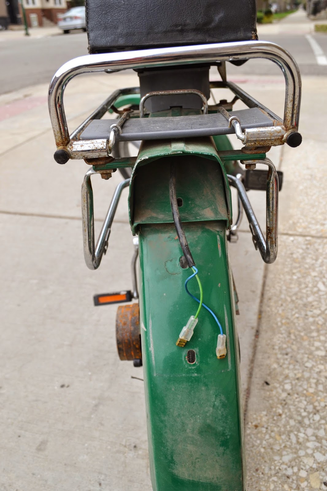 Home Alone with Mopeds.: Grounding Vespa SI brake lights, this applies ...