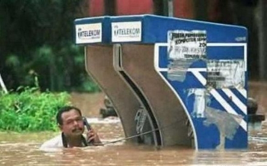 Funny People During Huge Floods ~ LameBook