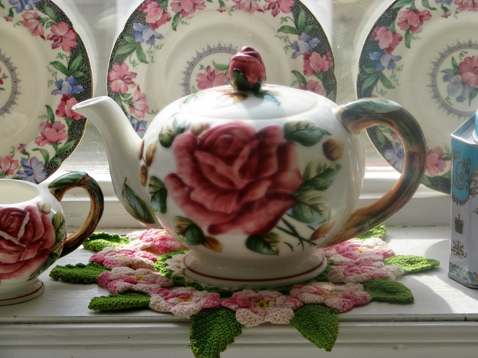FRENCH bUTTONS...Sharing my love of romantic design: Rose tea pot