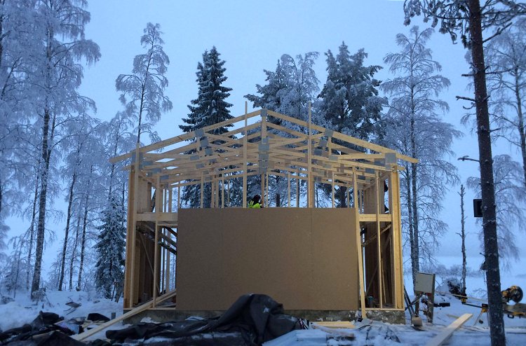 Korkalainen: Raksalla tapahtuu - mökin runko pystytetty