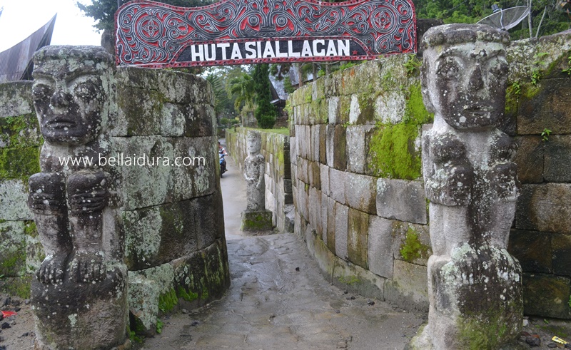 Stone Chair Pulau Samosir - Bella Idura