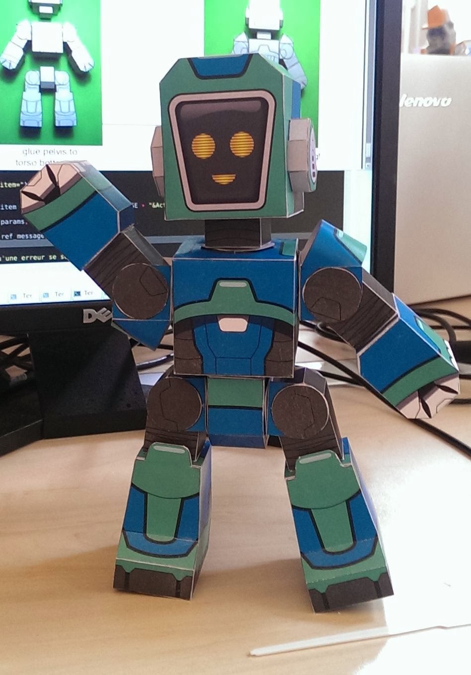 Paper Poseables: Fantastic Facebot