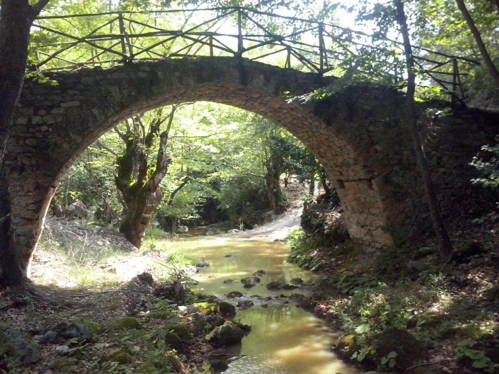 Newssalonika Blog: ΤΟ ΑΓΝΩΣΤΟ ΜΕΤΑΒΥΖΑΝΤΙΝΟ ΠΑΡΑΔΟΣΙΑΚΟ ΠΕΤΡΙΝΟ ΓΕΦΥΡΙ ...