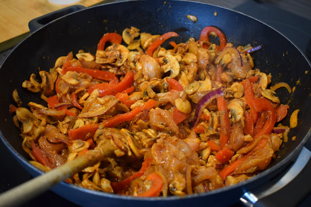 Homemade chicken gyros and rice - Zelfgemaakte kipgyros met rijst*