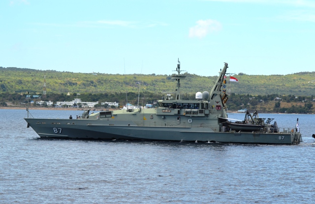 Berita HanKam: KRI Kakap-881 Sambut Kedatangan HMAS Pirie-P87