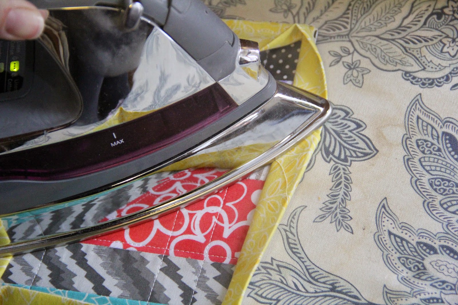 No Ordinary Sparrow: Mug Rug Tutorial