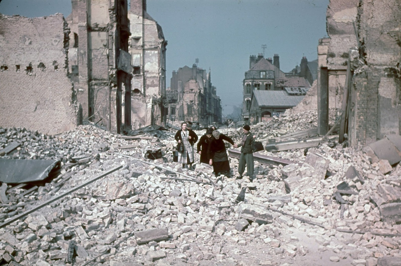 Rarely Seen Color Photographs of the Aftermath of the Battle of Dunkirk ...