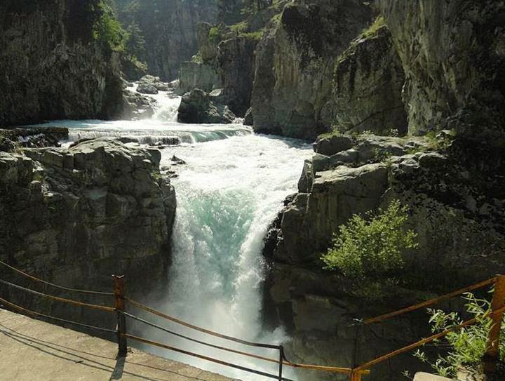 Stunning Views: Aharbal Waterfalls, Kashmir