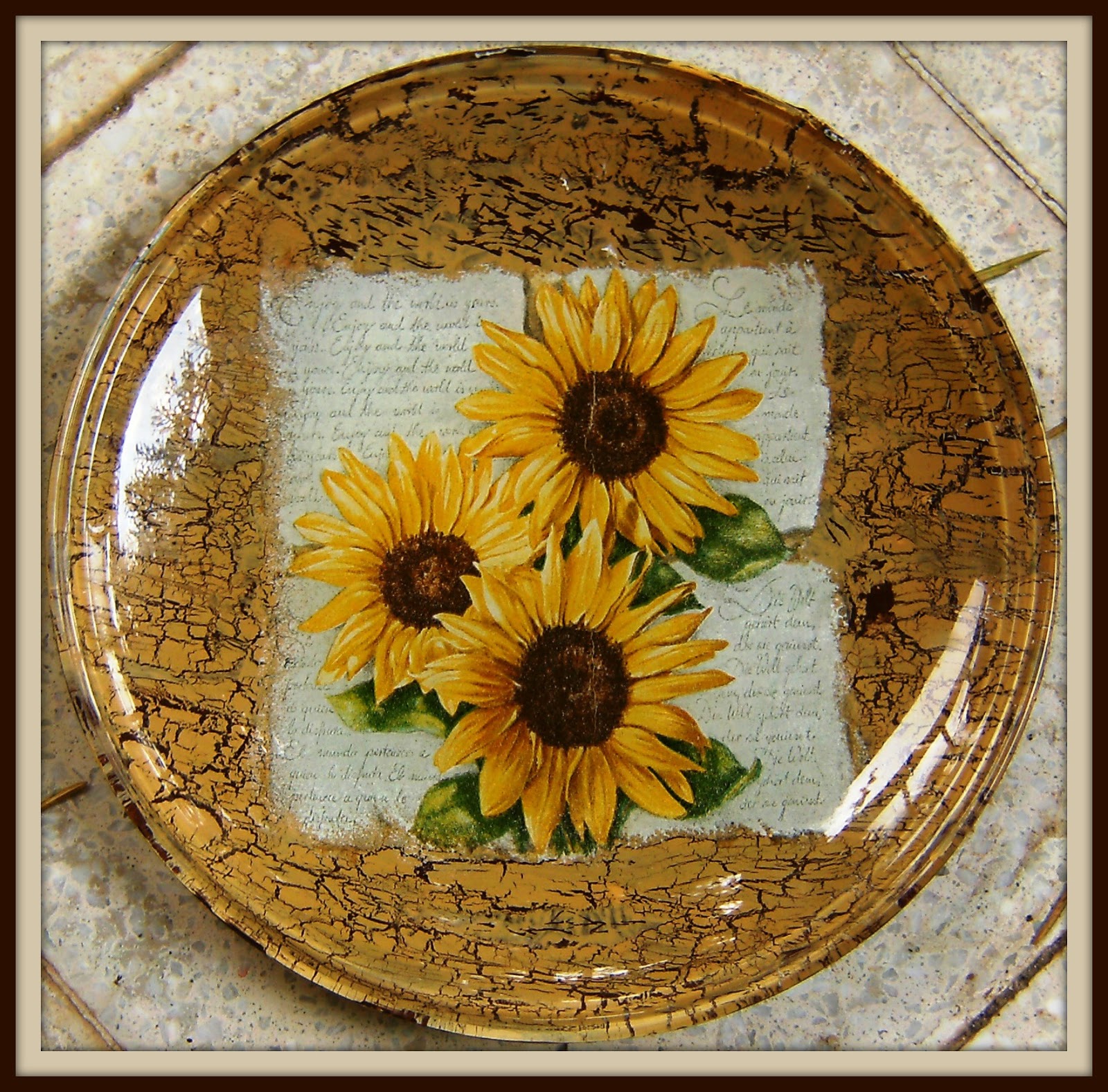 lila365idees: ΑΝΑΠΟΔΟ DECOUPAGE ΣΕ ΓΥΑΛΙΝΟ ΠΙΑΤΟ ΜΕ ΕΙΚΟΝΑ ΑΠΟ ...