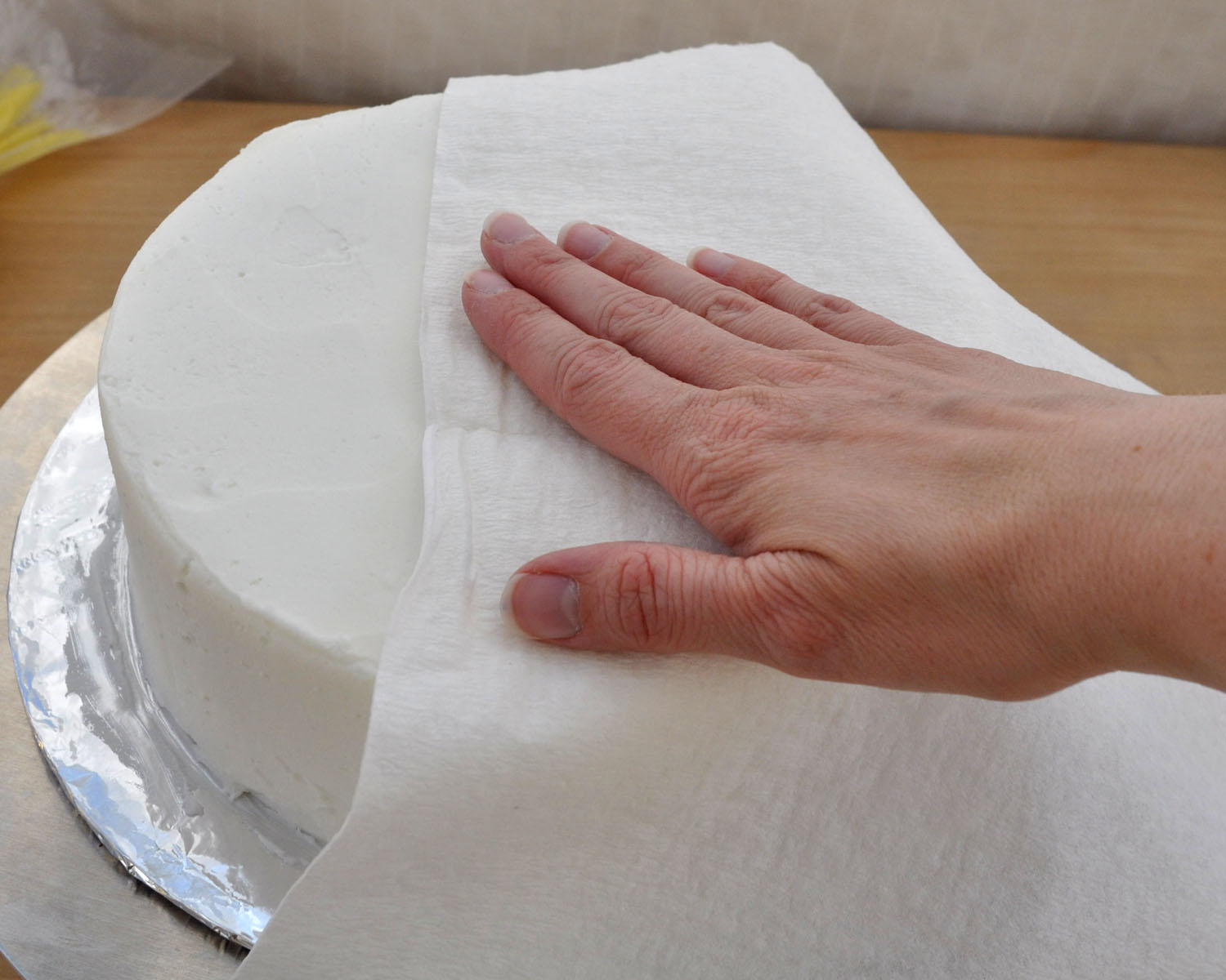 Beki Cook's Cake Blog: How to Ice a Cake