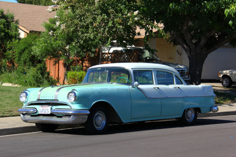 California Streets: Livermore Street Sighting - 1955 Pontiac Chieftain 860
