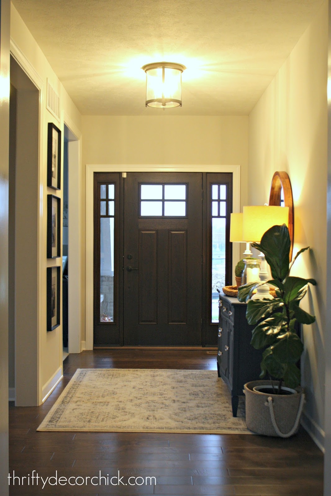 Our cozy and welcoming foyer | Thrifty Decor Chick | Bloglovin’