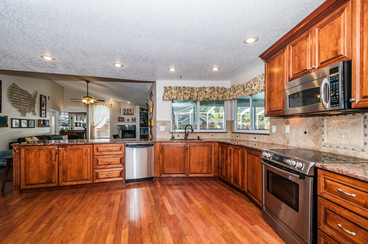 Kara's Korner: House Tour : Out With The Old, In With The New