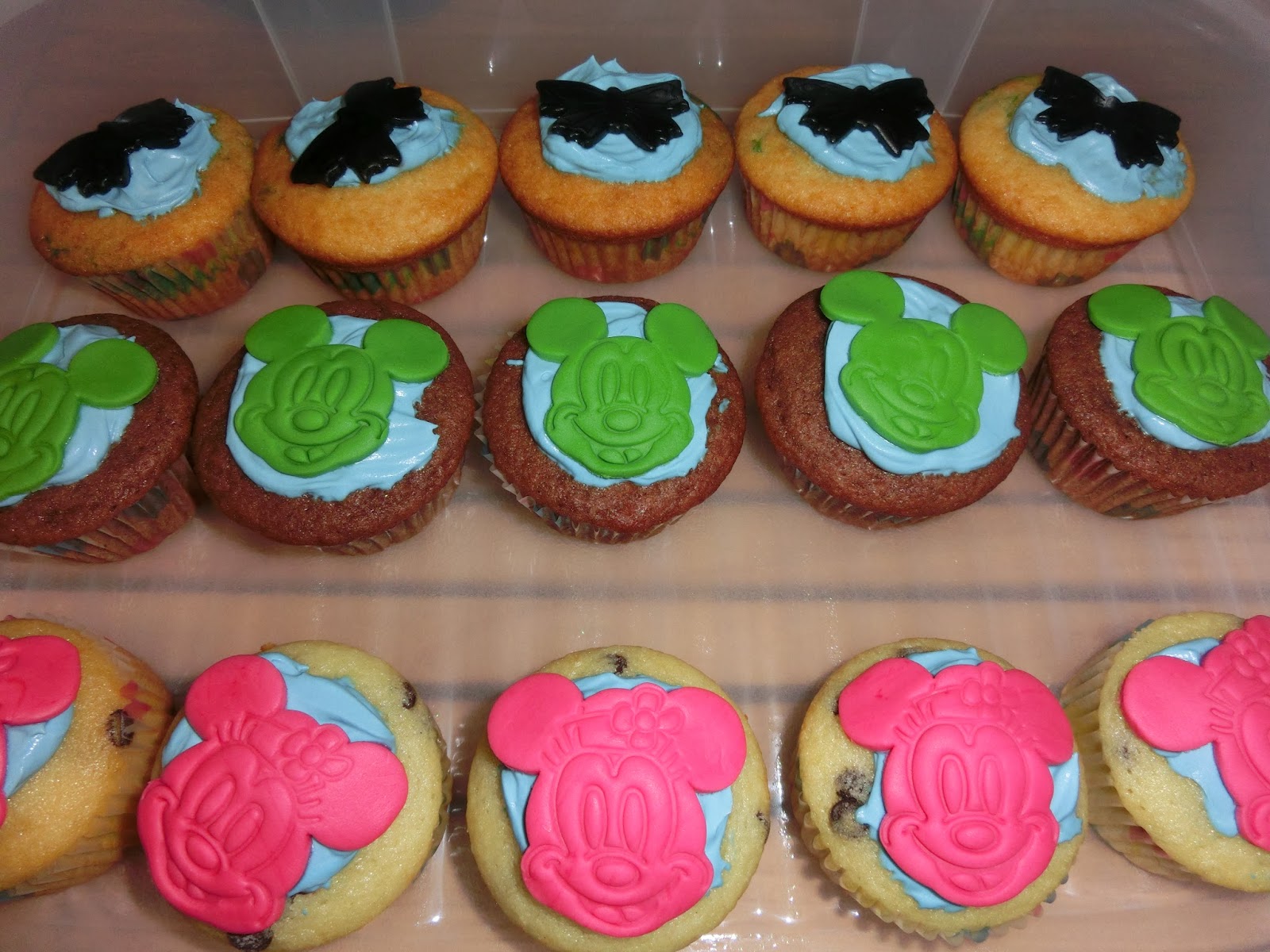 "Rot-Knäppchen" backt...: Mickey Maus Muffins für Victoria's KiGa-Gruppe