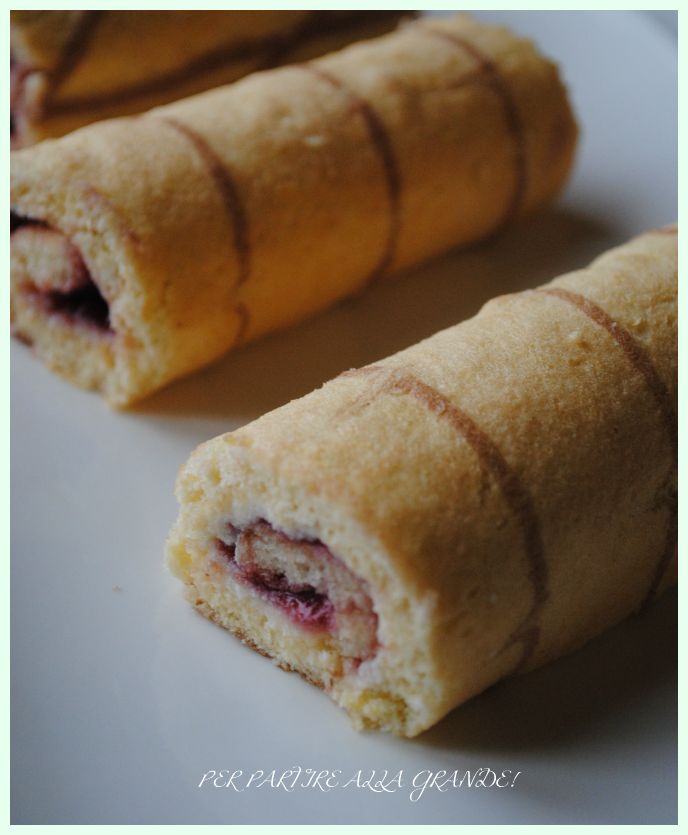 Mini Roll con ganache al cioccolato bianco e marmellata alle cigliegie ...