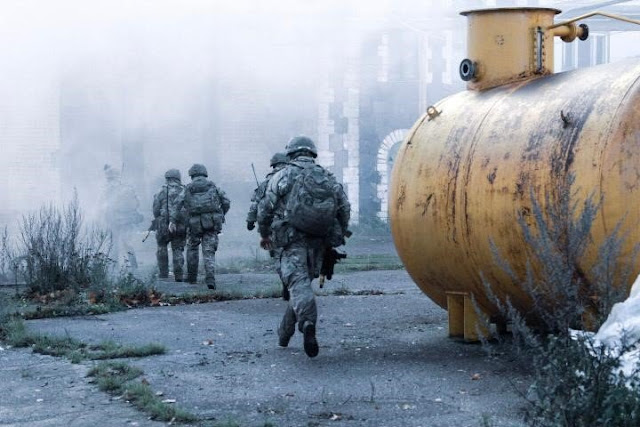 Asian Defence News: 1YORKS Burma Coy Fighting in Built Up Area (FIBUA ...