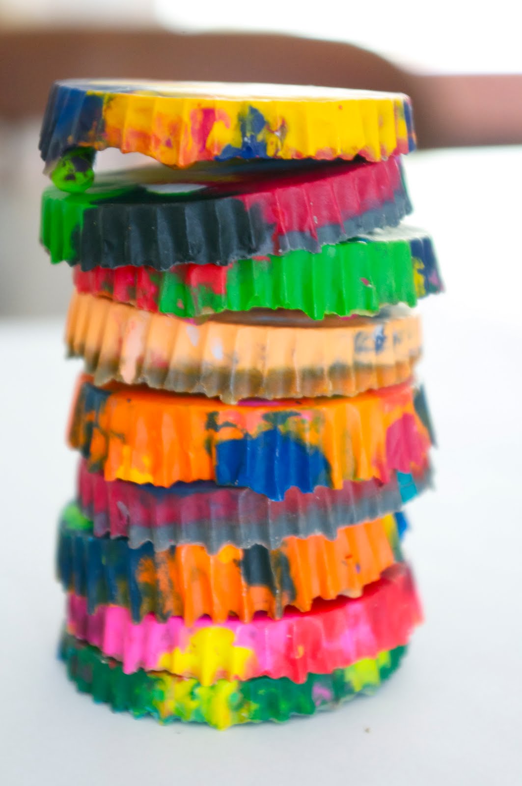 turquoise violets: DIY: rainbow crayons