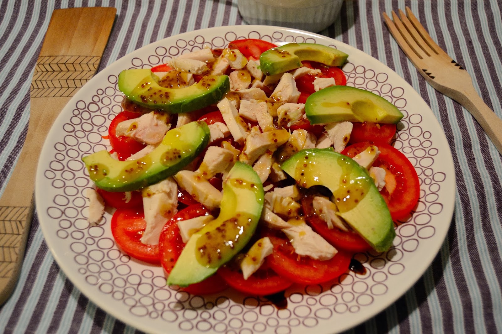 Ensalada De Tomate Pollo Y Aguacate Cocinar Para Nutrir