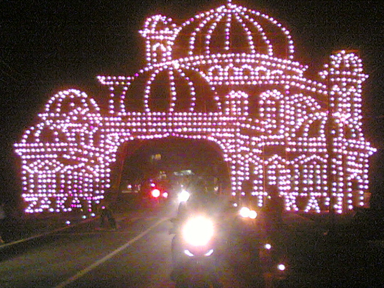 MENYAMBUT 27 LIKUR DENGAN HIASAN LAMPU COLOK: LAMPU HIAS COLOK ...