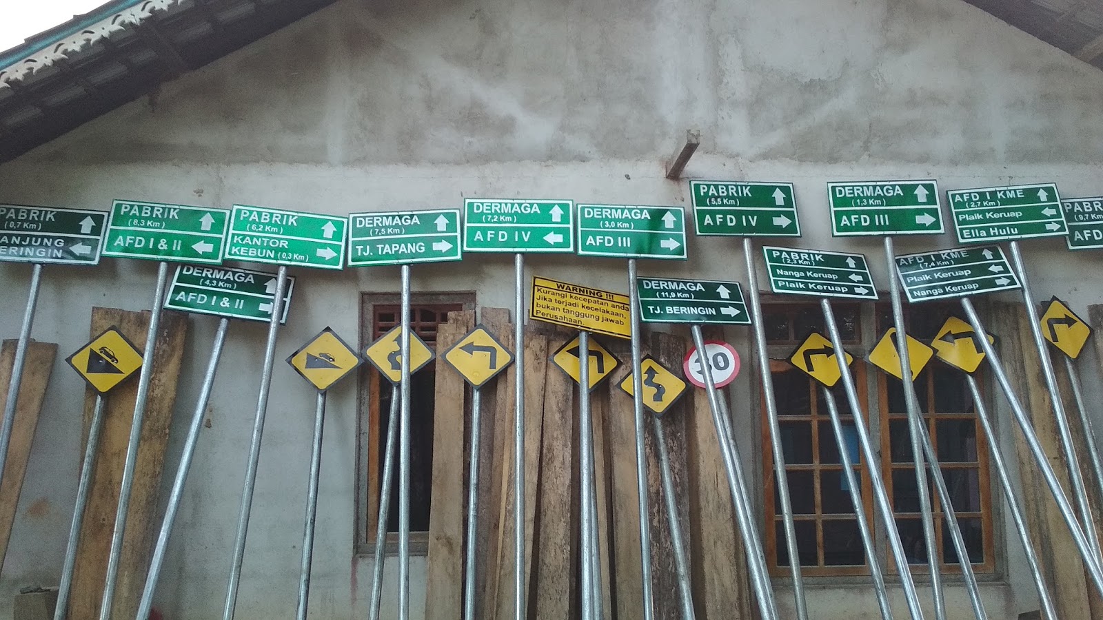 Plang Rambu-rambu Perusahaan sawit ELLA nanga pinoh