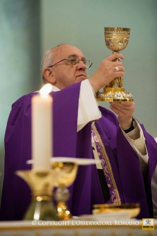 Pílulas Litúrgicas: Fotos da Missa do Papa na Paróquia de Todos os Santos