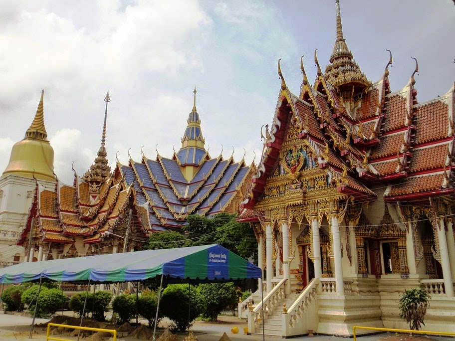 Temples In Thailand: Nakhon Pathom - Wat Bang Phra - LP Pern
