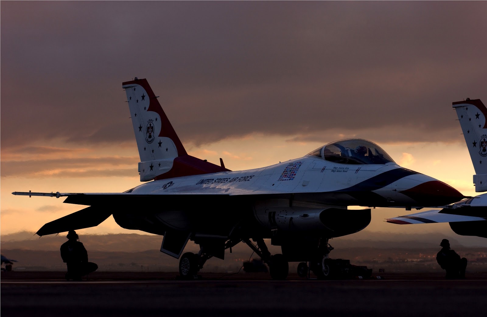 Miltary-Wallpapers|Guns-hd-Wallpaper: F-16 Fighting Falcon Images 2012