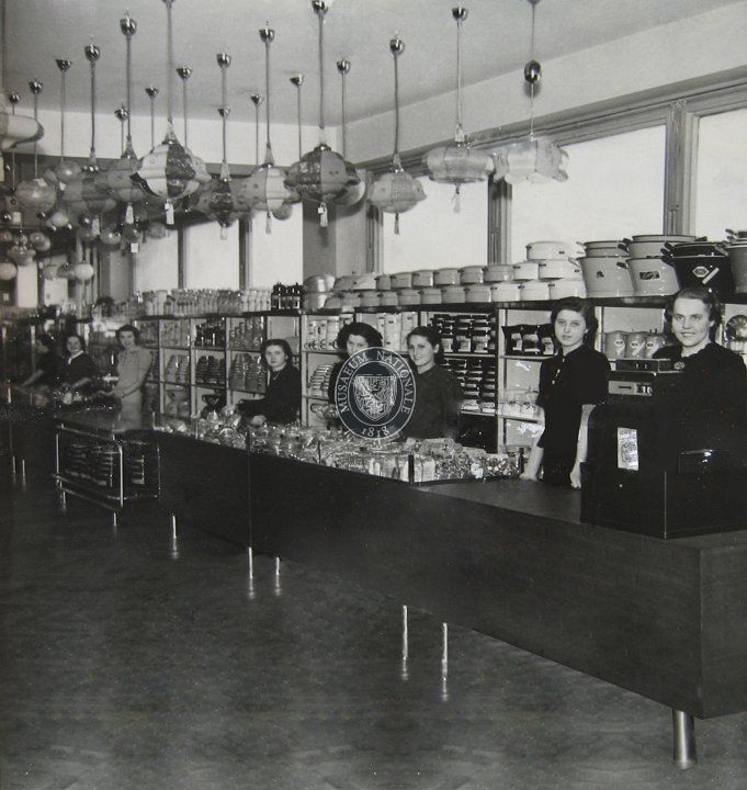 SOCÍK STYLE-Ostalgia: OBCHODNÝ DOM BÍLÁ LABUŤ