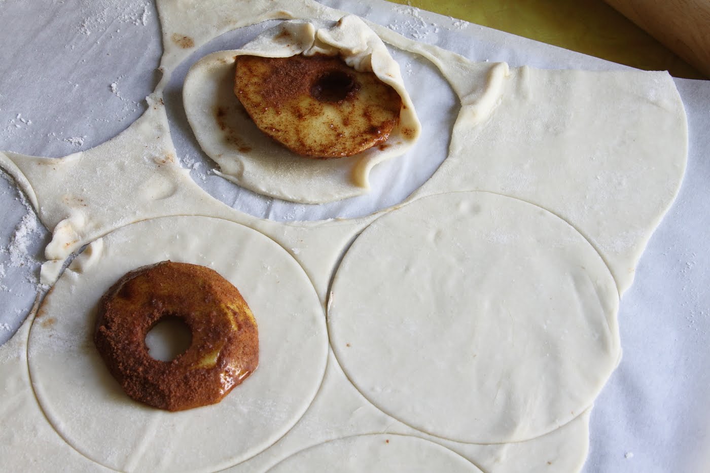 ShowFood Chef: Apple Ring Tarts - Simple Saturday