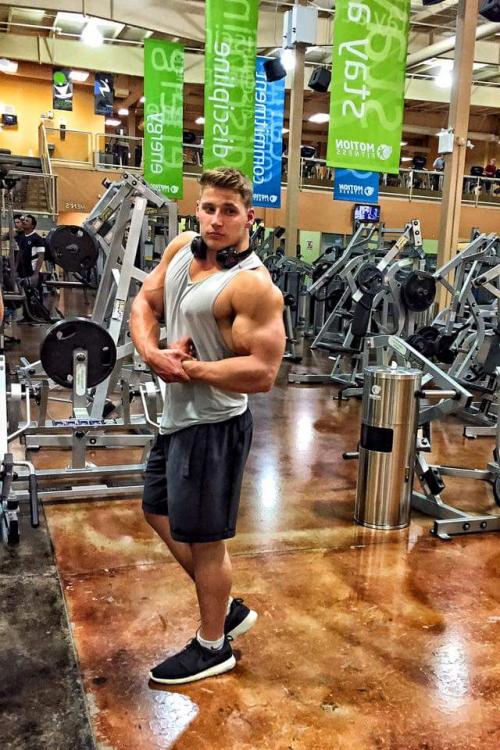 the beauty of male muscle: young & buff