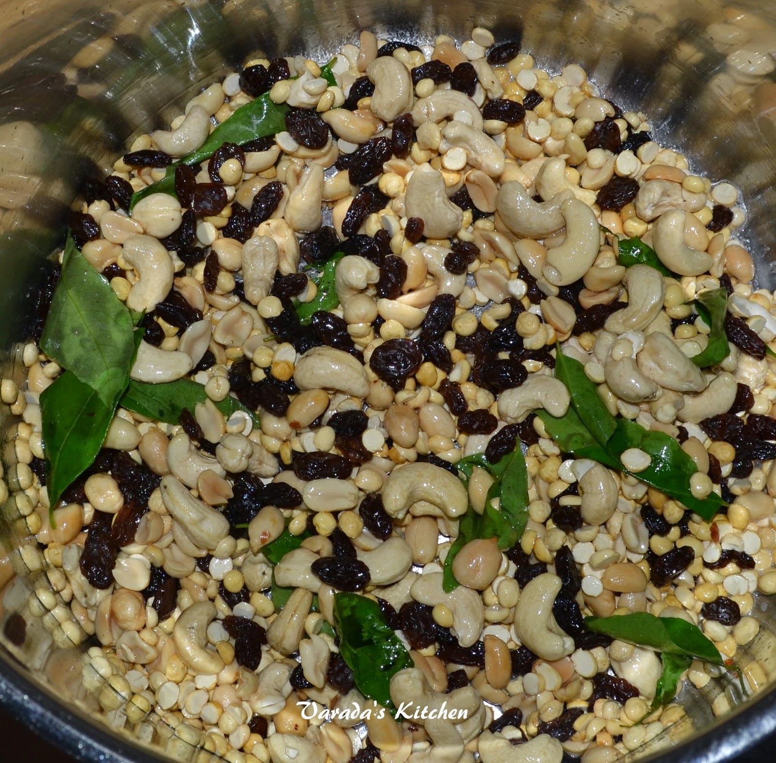 Jowar Chivda / Sorghum Chivda / Jondhalyachya Lahya Chivda