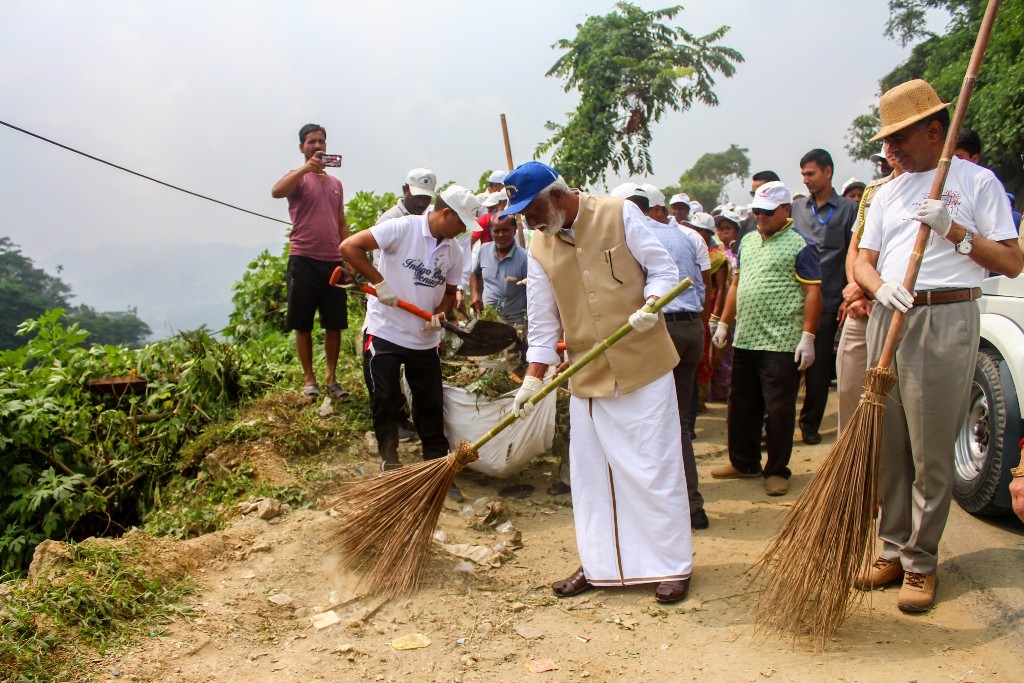 GOVERNOR PARTICIPATES IN SWACHHATA HI SEWA CAMPAIGN